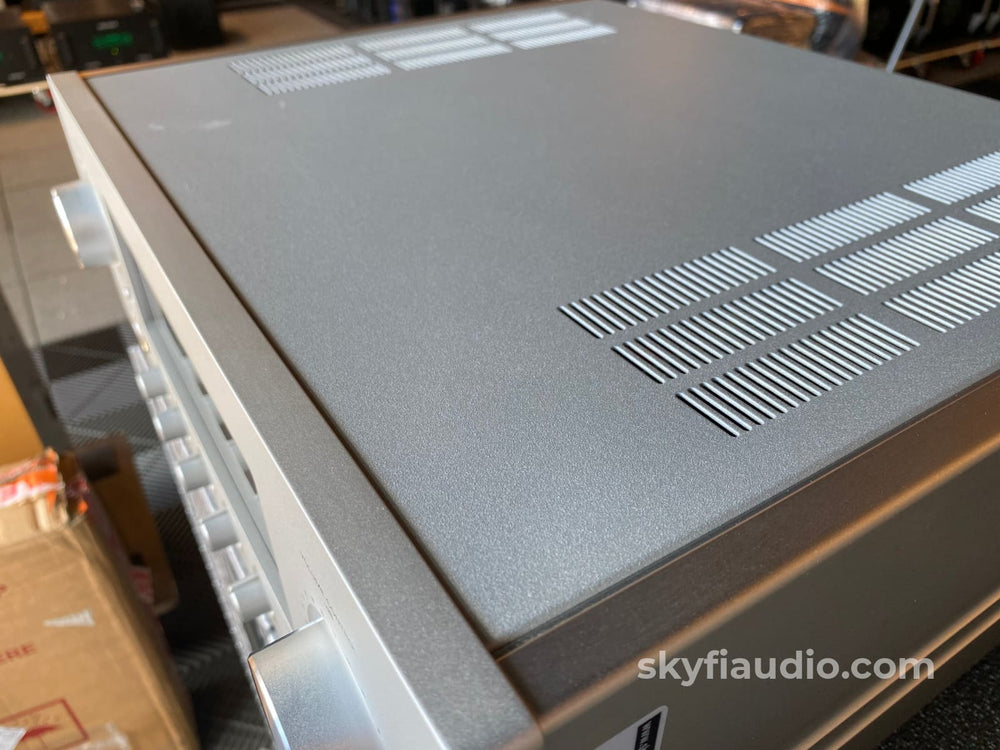 Luxman L-505u Integrated Amplifier with Phono and Meters