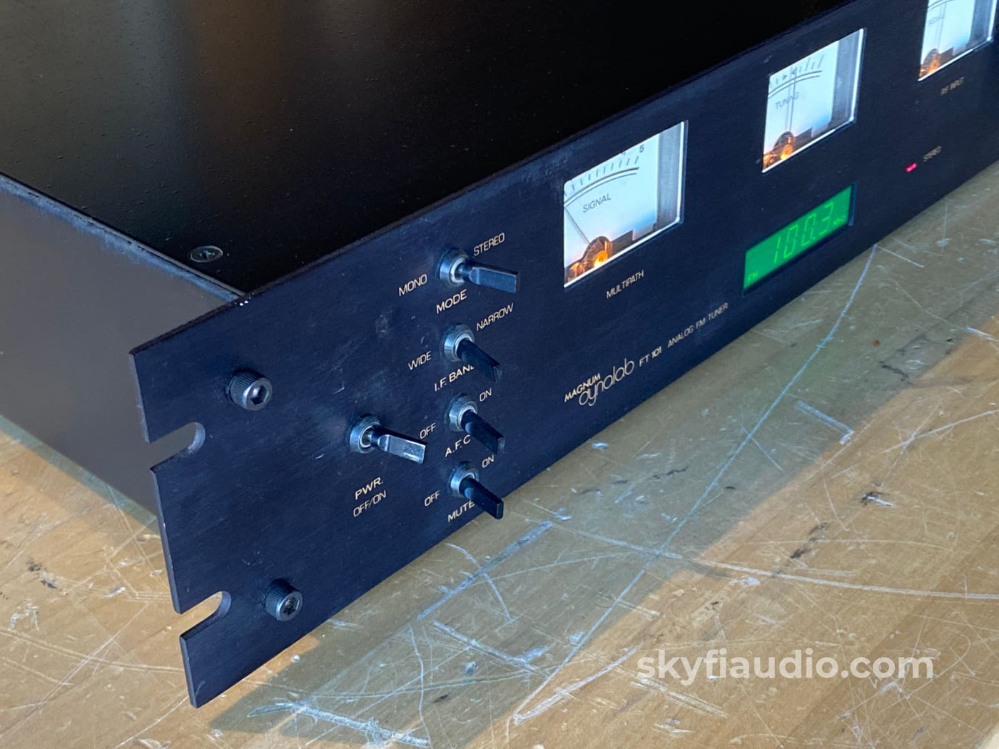 Magnum Dynalab FT-101 Digital/Analog Reference FM Tuner - SkyFi Top 5