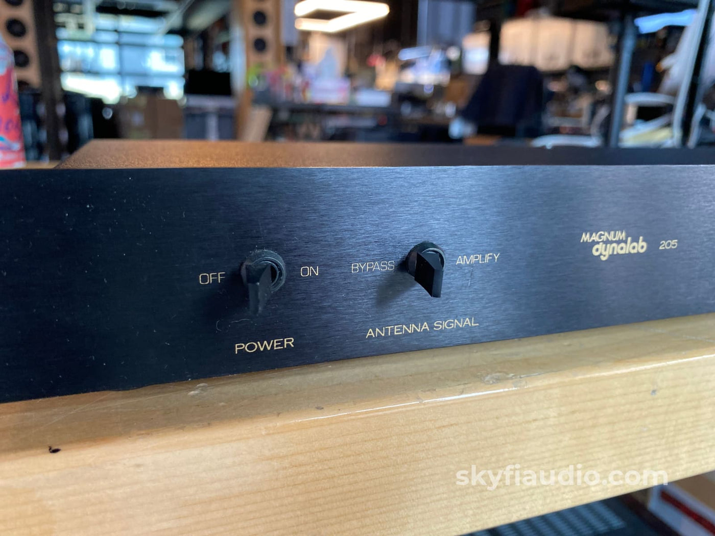 Magnum Dynalab MD 205 Signal Sleuth FM Amplifier