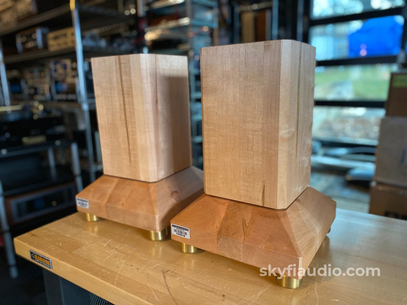 Mapleshade Rooted Buttress Speaker Stands In Solid Maple - 18"