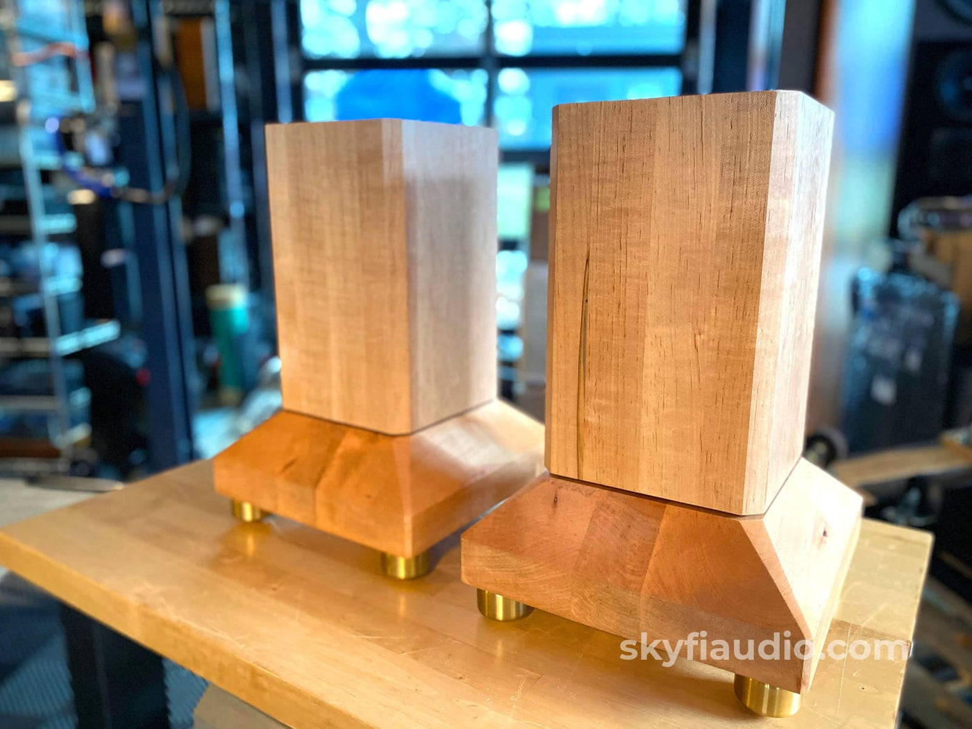 Mapleshade Rooted Buttress Speaker Stands In Solid Maple - 18"