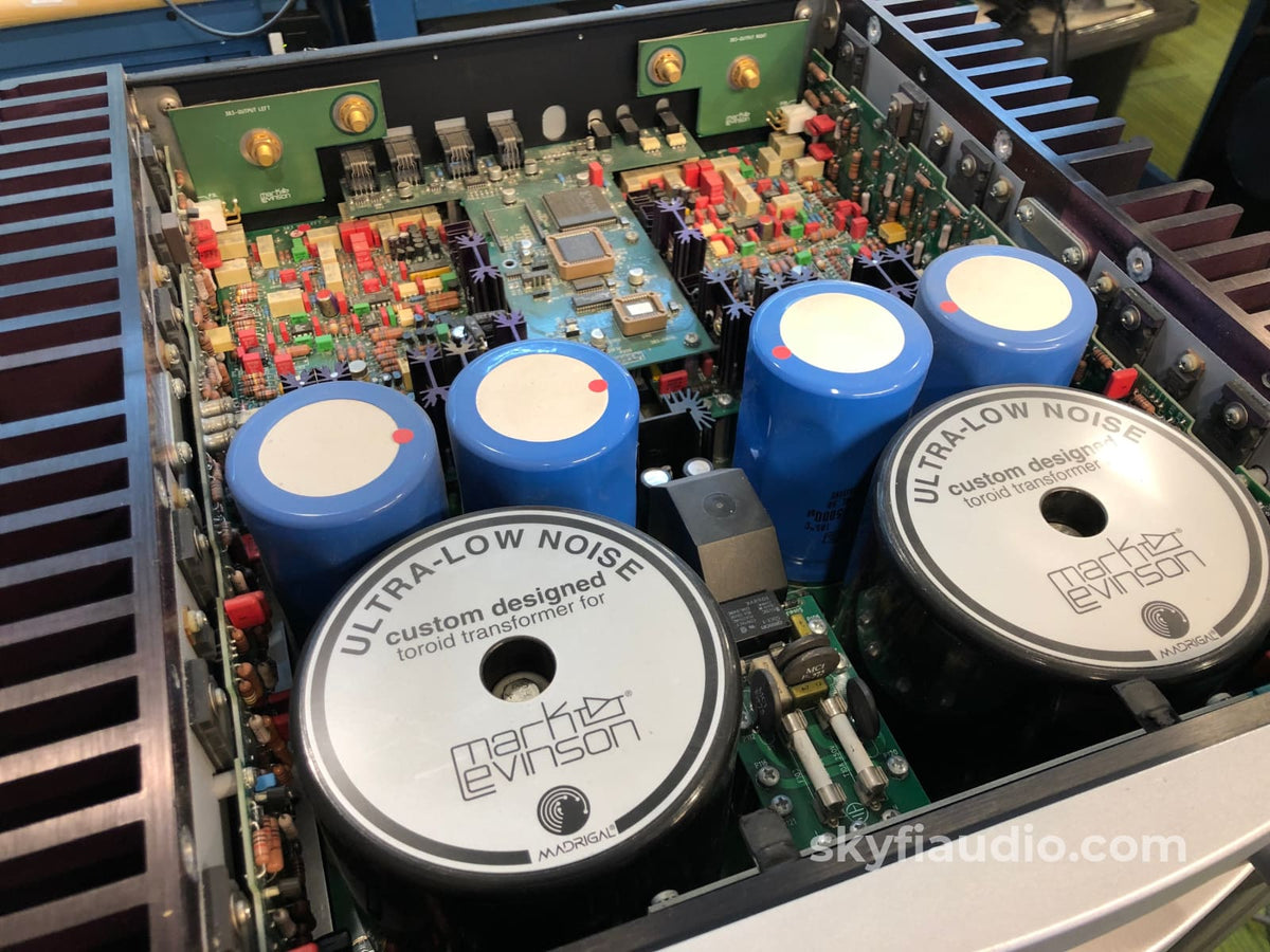 Mark Levinson No.383 Integrated Solid State Stereo Amplifier