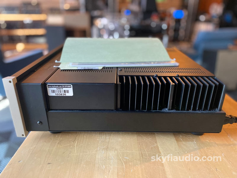 McIntosh MA5200 Integrated Amplifier - Like New and Complete – SkyFi Audio