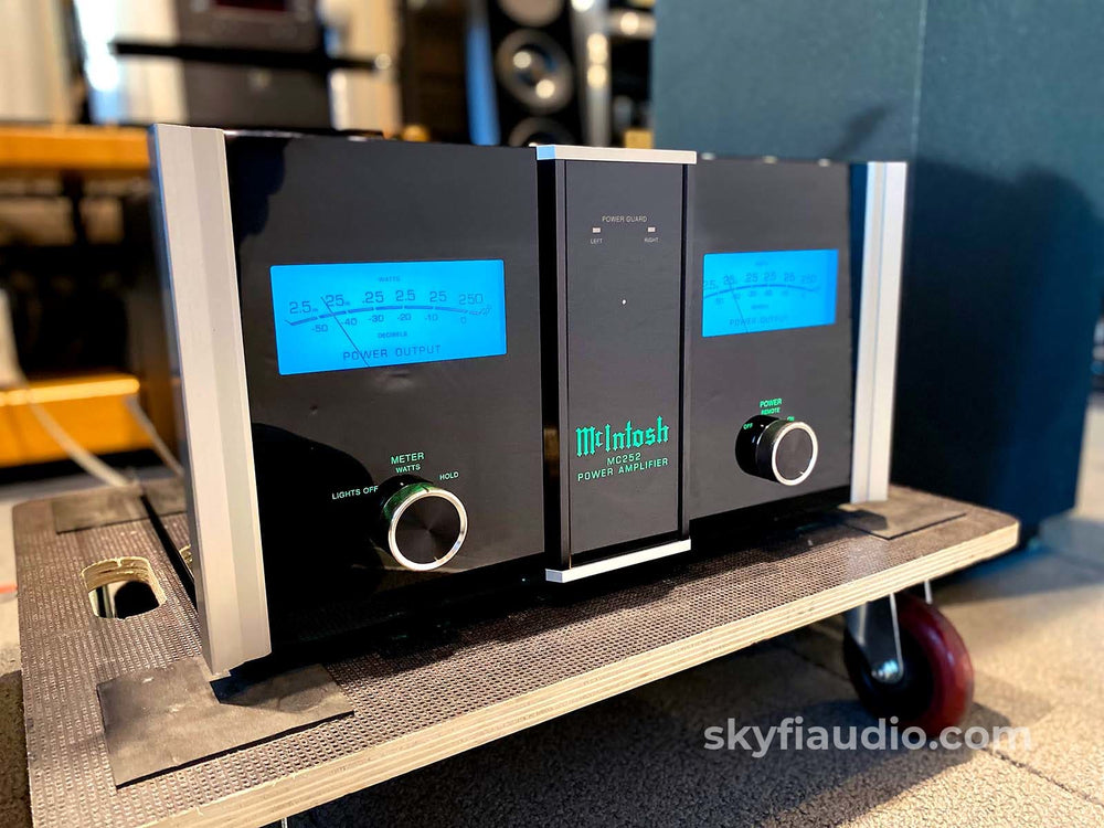 McIntosh MC252 Solid State Amplifier With 250WPC