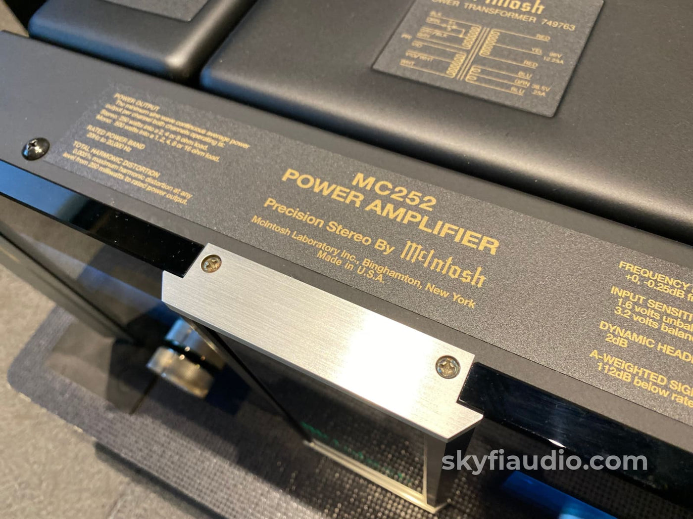 McIntosh MC252 Solid State Amplifier With 250WPC