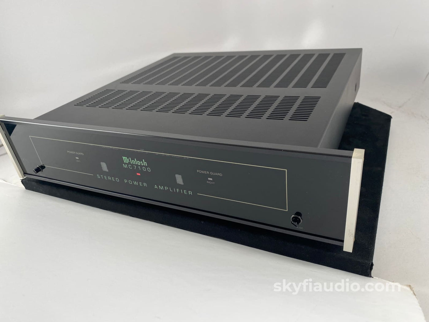 McIntosh MC7100 - Compact Yet Powerful Stereo Amplifier