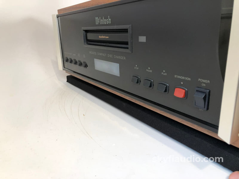 McIntosh MCD205 CD Changer in Custom Walnut Wood Case – SkyFi Audio