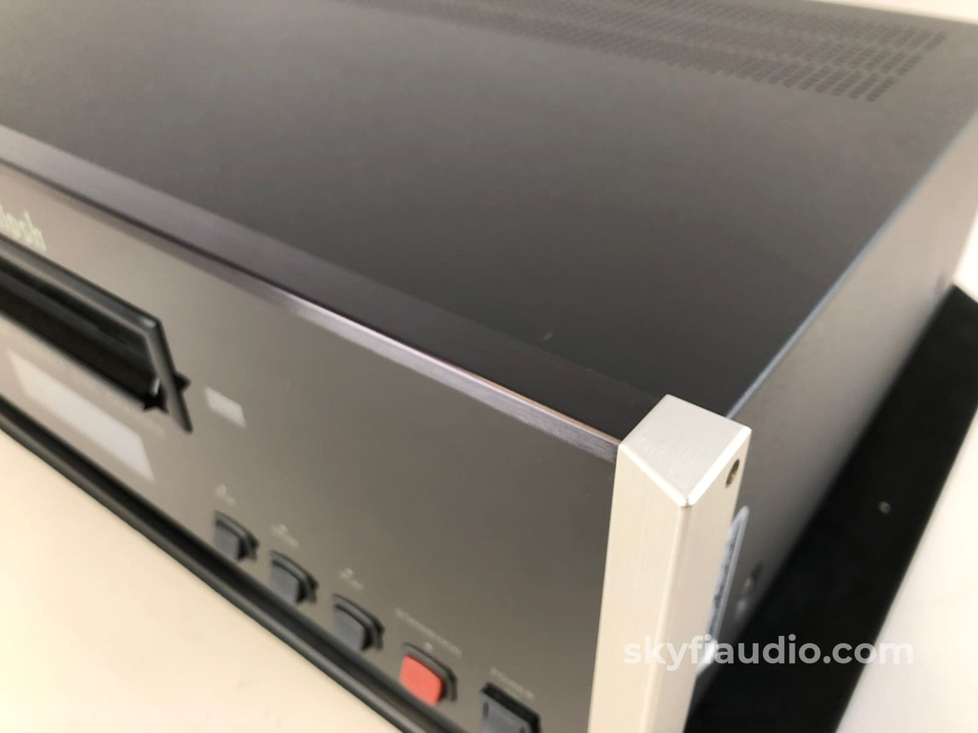 McIntosh MCD205 Five Disc CD Changer