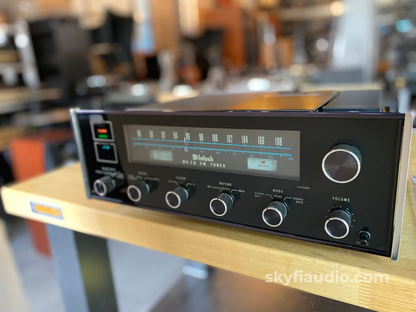 McIntosh MR78 Analog Tuner - The Best from McIntosh