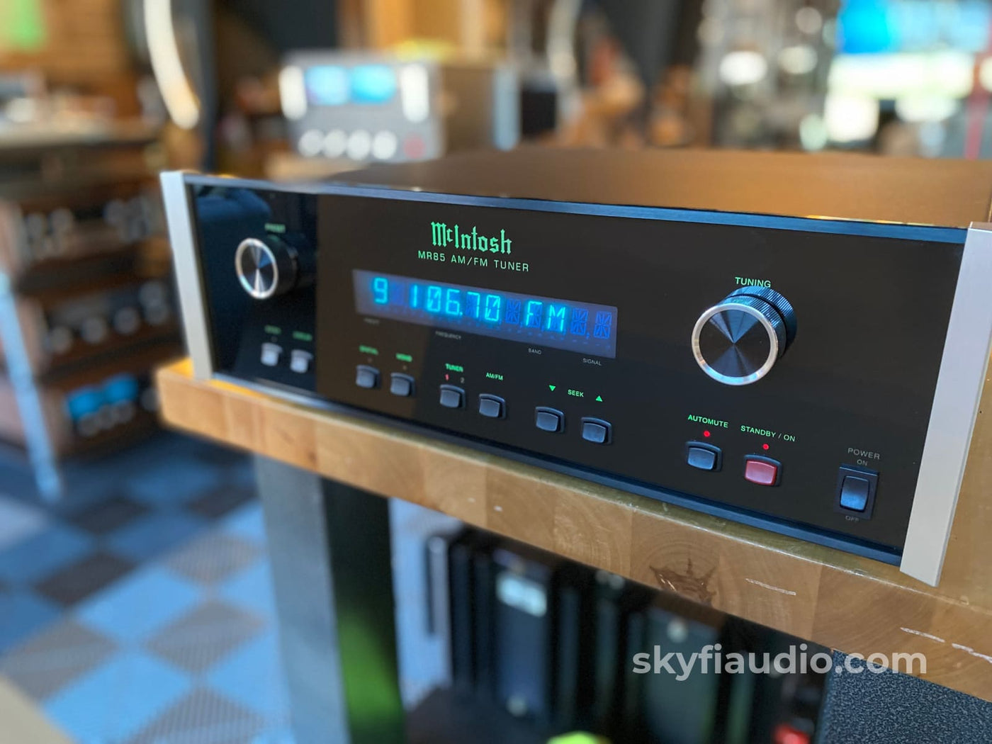 McIntosh MR85 AM/FM Tuner
