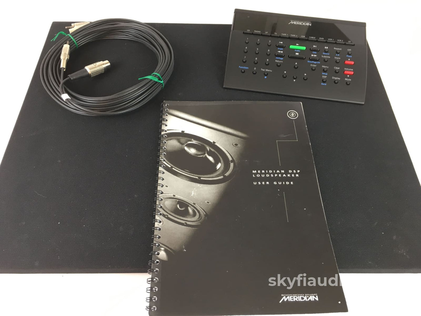 Meridian DSP5500, LCR Home Theater Speaker