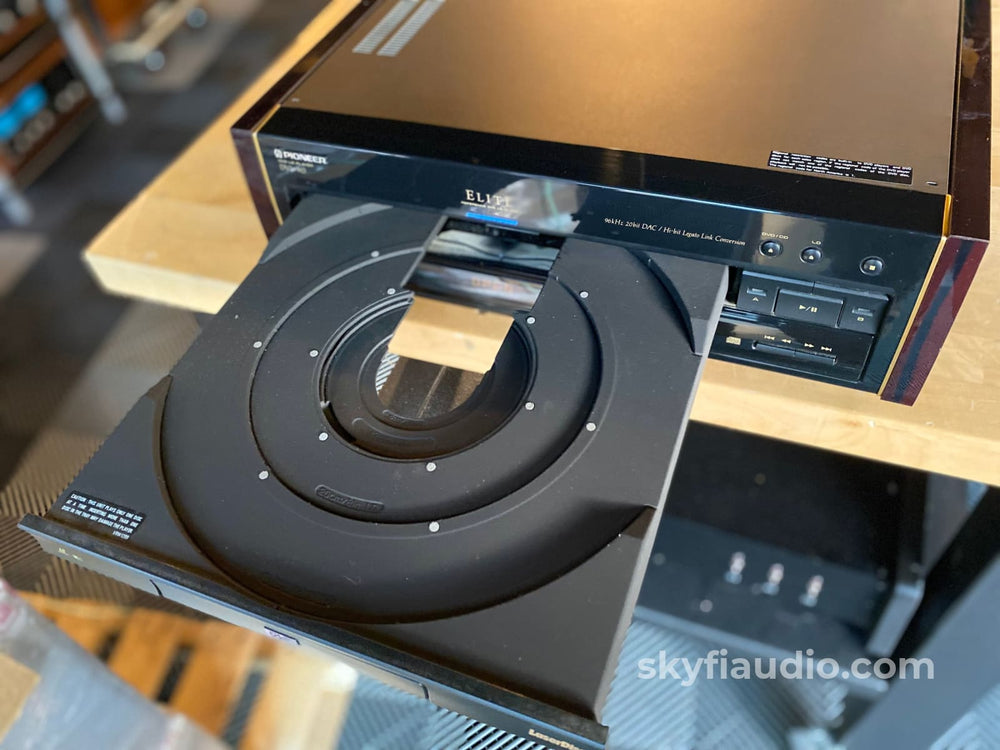 Pioneer Elite DVL-90 LaserDisc, CD, and DVD Player