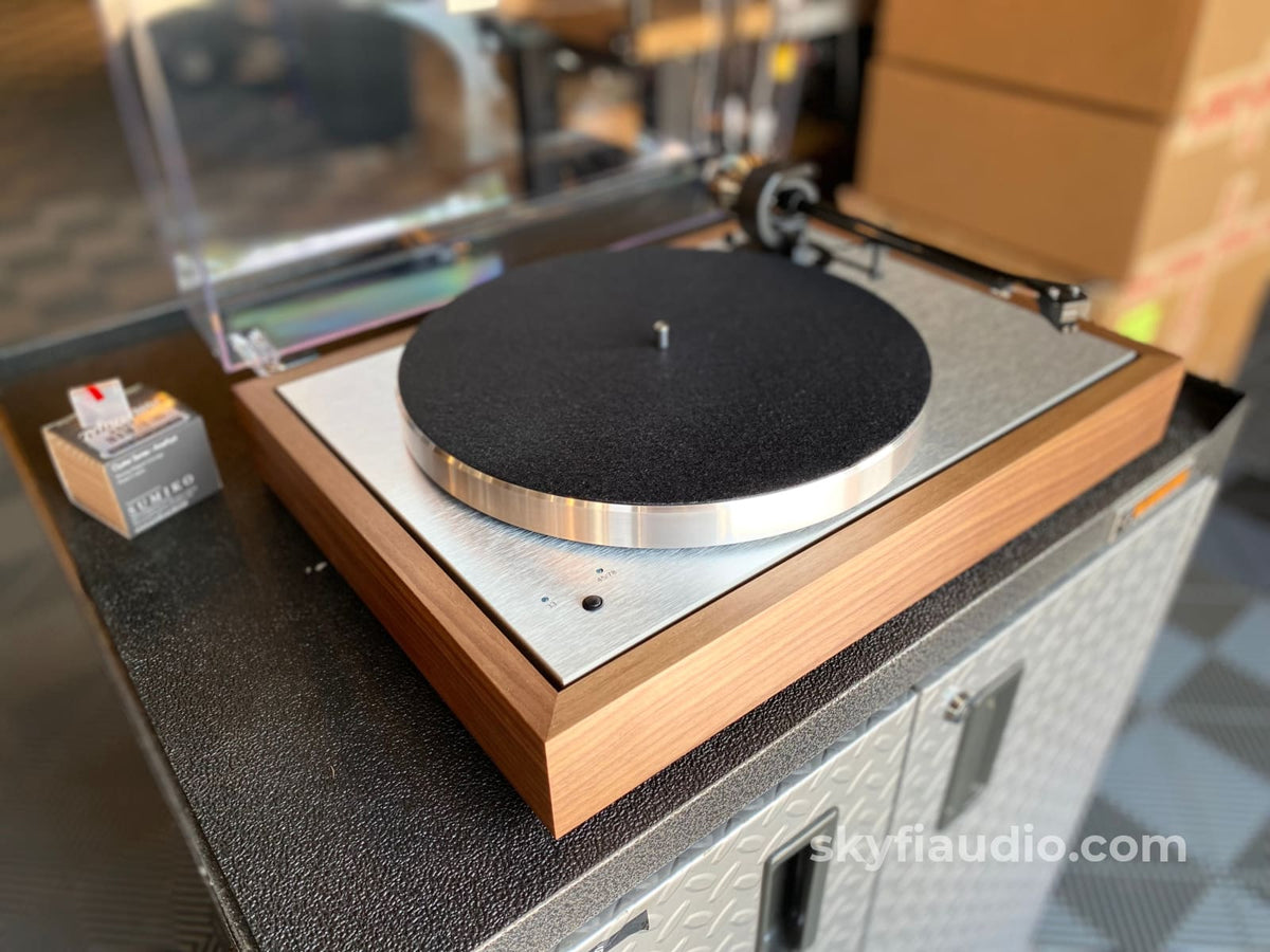 Pro-Ject The Classic EVO Turntable w/Sumiko Amethyst - NEW