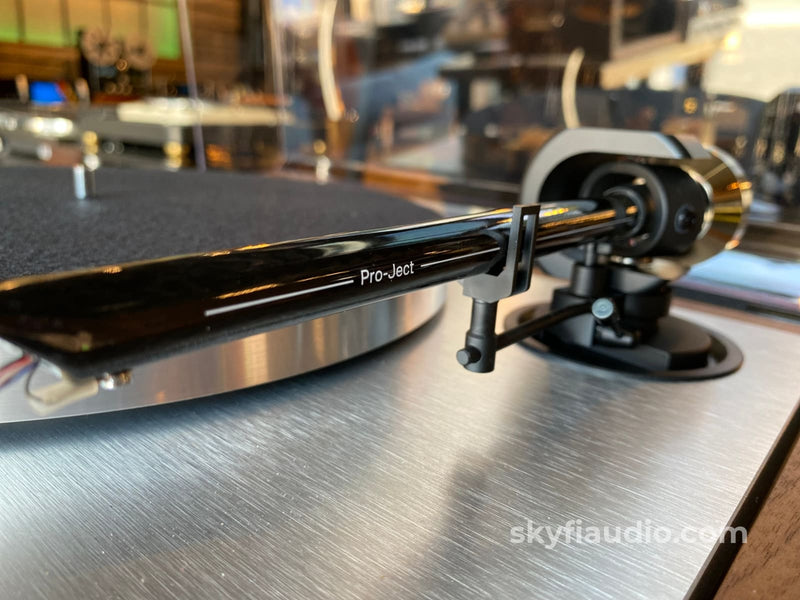 Pro-Ject The Classic EVO Turntable w/Sumiko Amethyst - NEW – SkyFi Audio