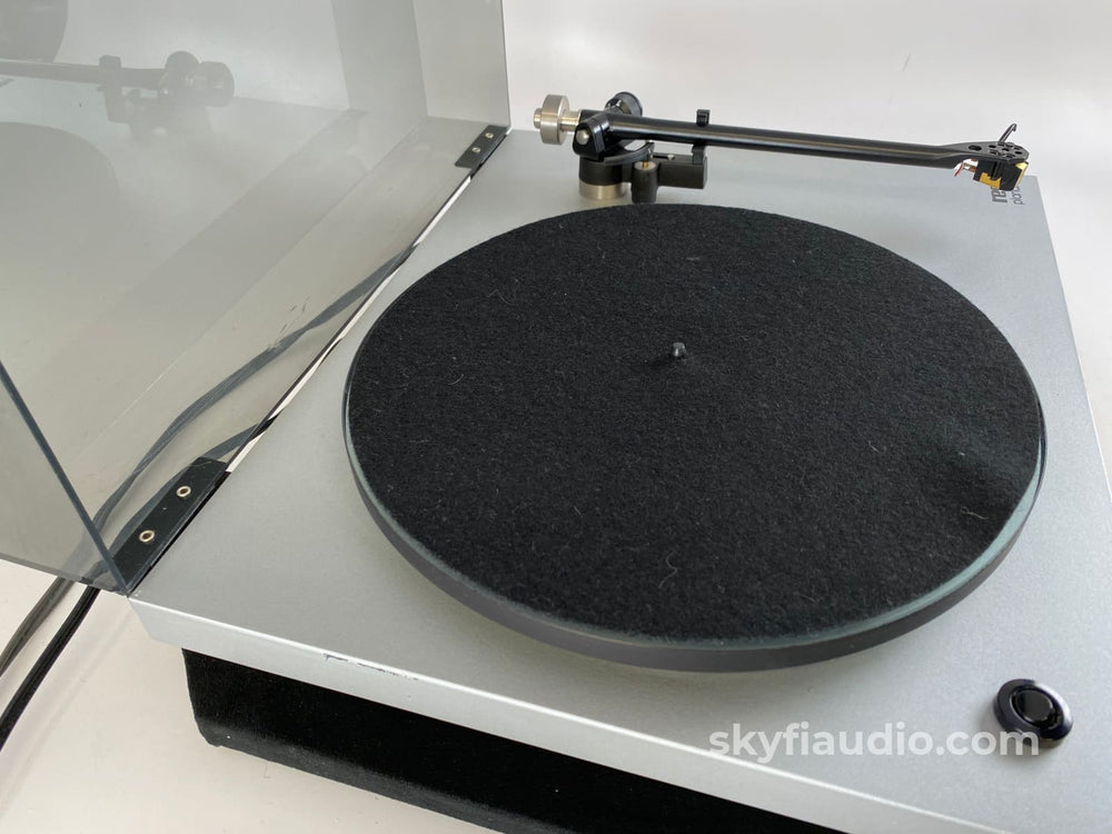 Rega Planar 3 (P3) Iconic Manual Turntable with Sumiko Cartridge