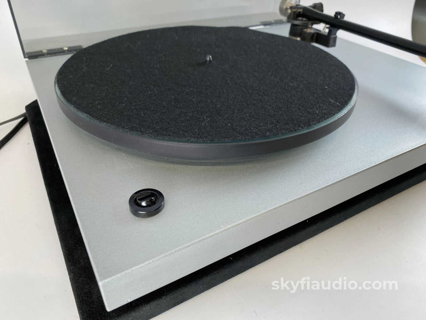 Rega Planar 3 (P3) Iconic Manual Turntable with Sumiko Cartridge