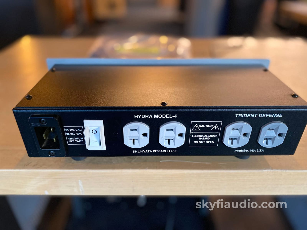 Shunyata Research Hydra Model-4 Power Conditioner W/ 6FT Diamondback P