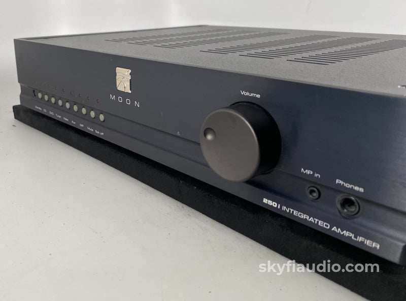 Simaudio MOON 250i Integrated Amplifier with Remote – SkyFi Audio