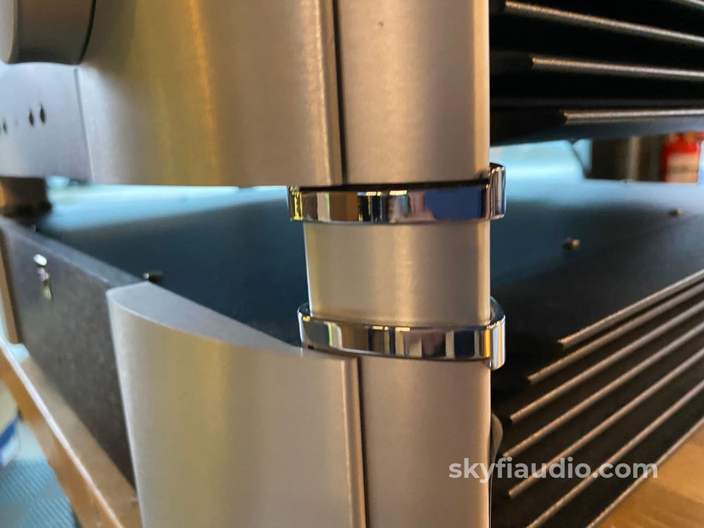 Simaudio MOON Evolution P-8 Reference Dual-Mono Preamplifier, Stereoph