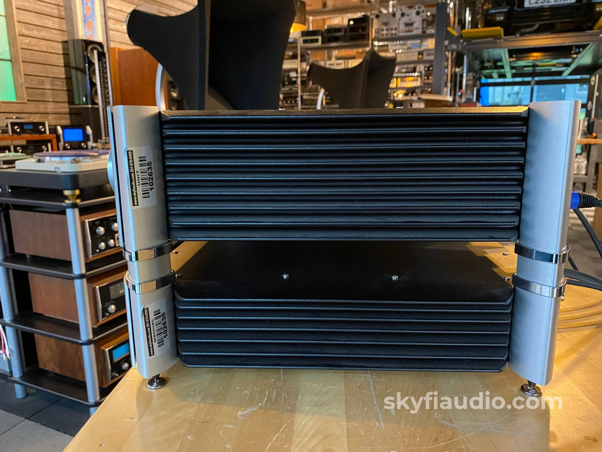 Simaudio MOON Evolution P-8 Reference Dual-Mono Preamplifier, Stereoph