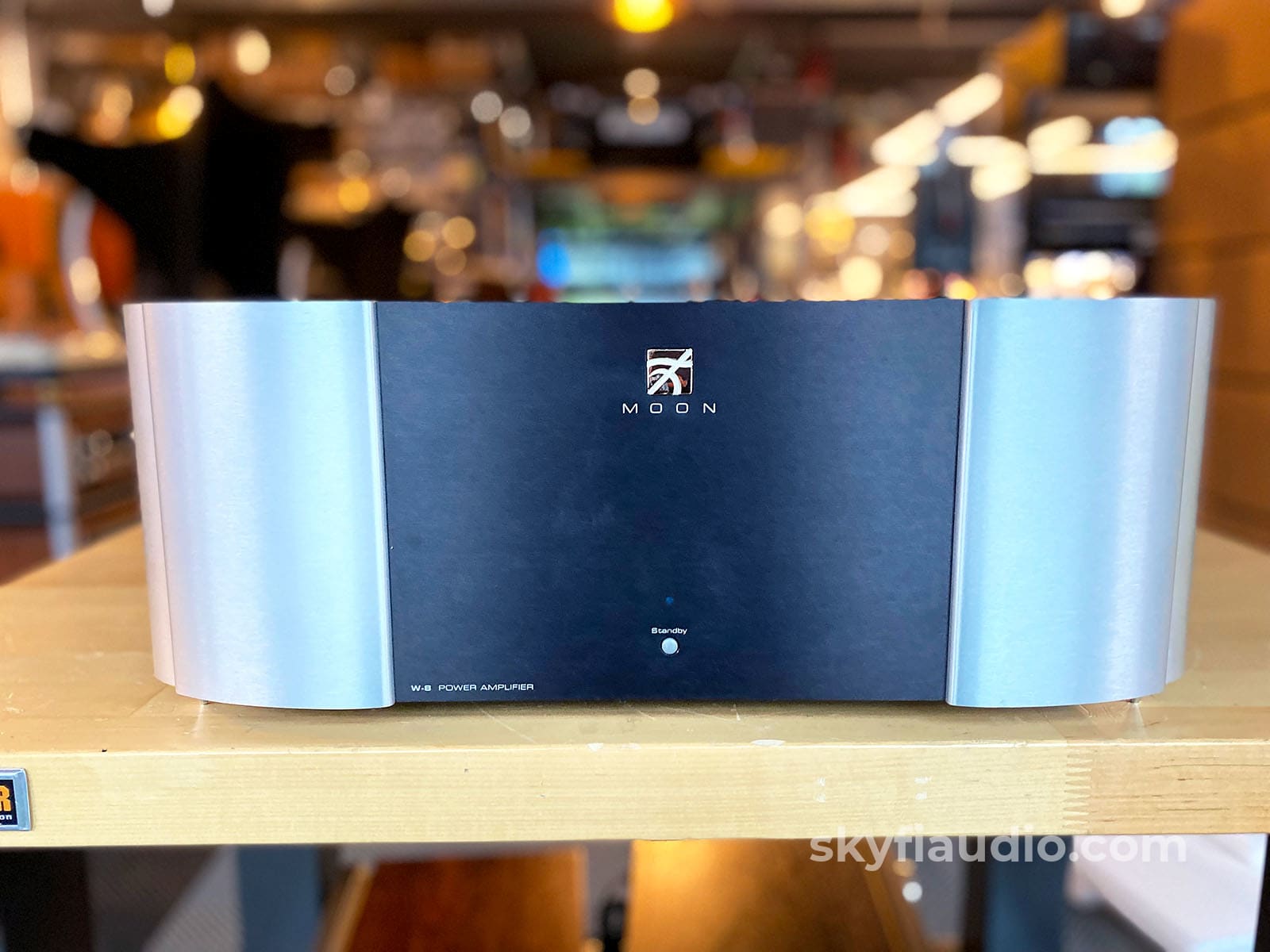 Simaudio MOON Evolution W-8 Flagship Stereo Power Amplifier