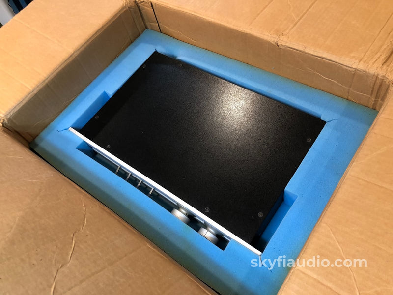 Spectral DMC-10 Gamma Preamp with Phono Input – SkyFi Audio