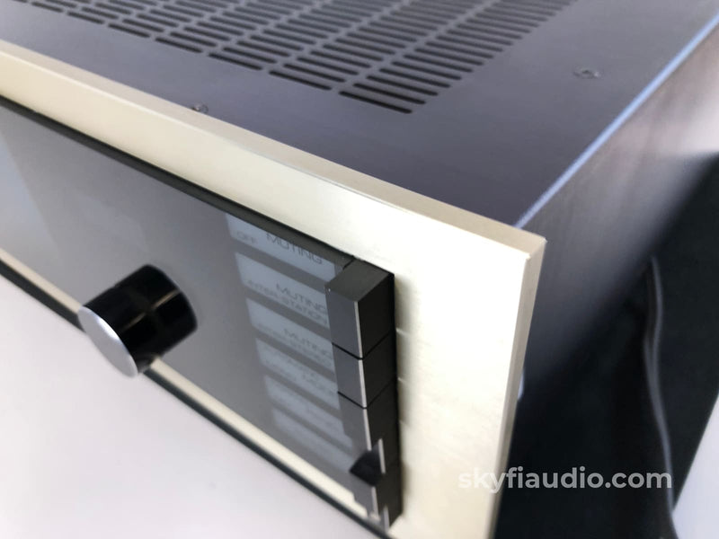 The Sequerra Model 1 FM Tuner in a SUPER RARE GOLD FINISH – SkyFi Audio