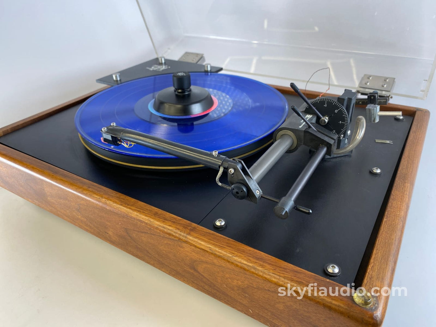 VPI HW-19 Turntable with Tangential Tonearm and Pump - In Dark Mahogan
