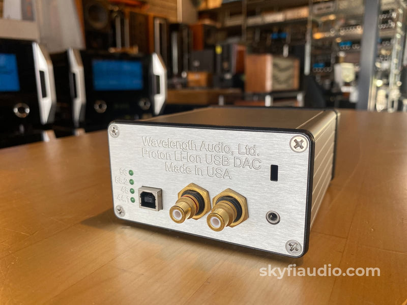 Wavelength Audio Proton Li-Ion USB DAC – SkyFi Audio