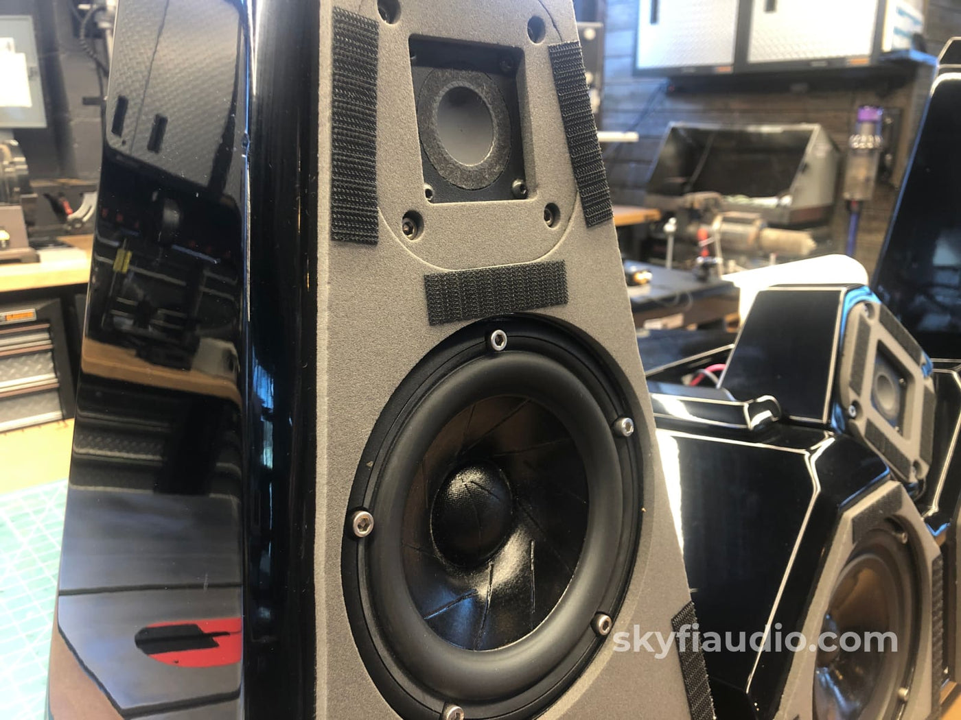 Wilson Audio Watch Surround Speaker Pair - Series 1 - Gloss Black - Ra